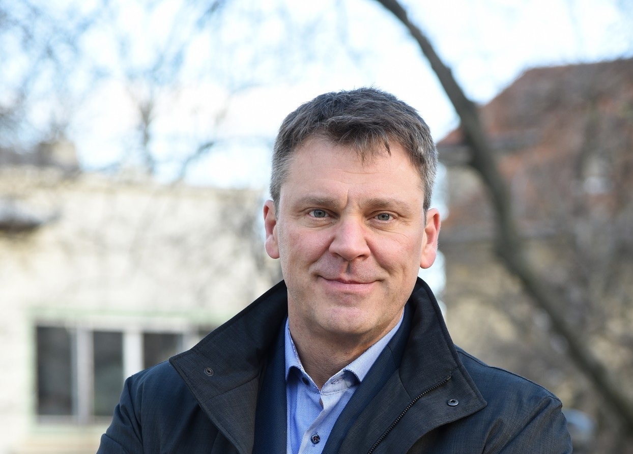 Kósa L. Adolf elhagyja Magyarországot, mert “keressük az új kihívást, a ...