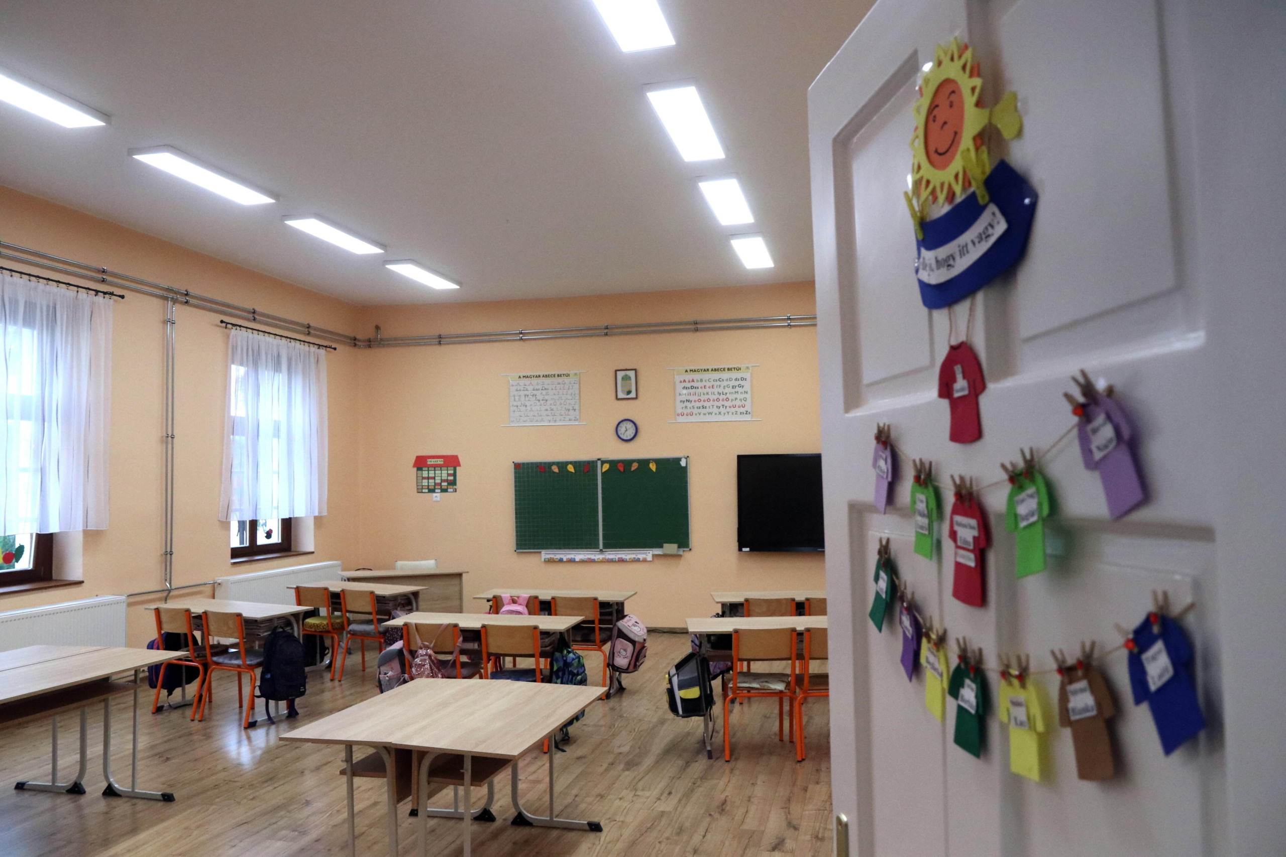 Az általános iskolák kivételt képeznek a 18 fokos irodaszabály alól ...