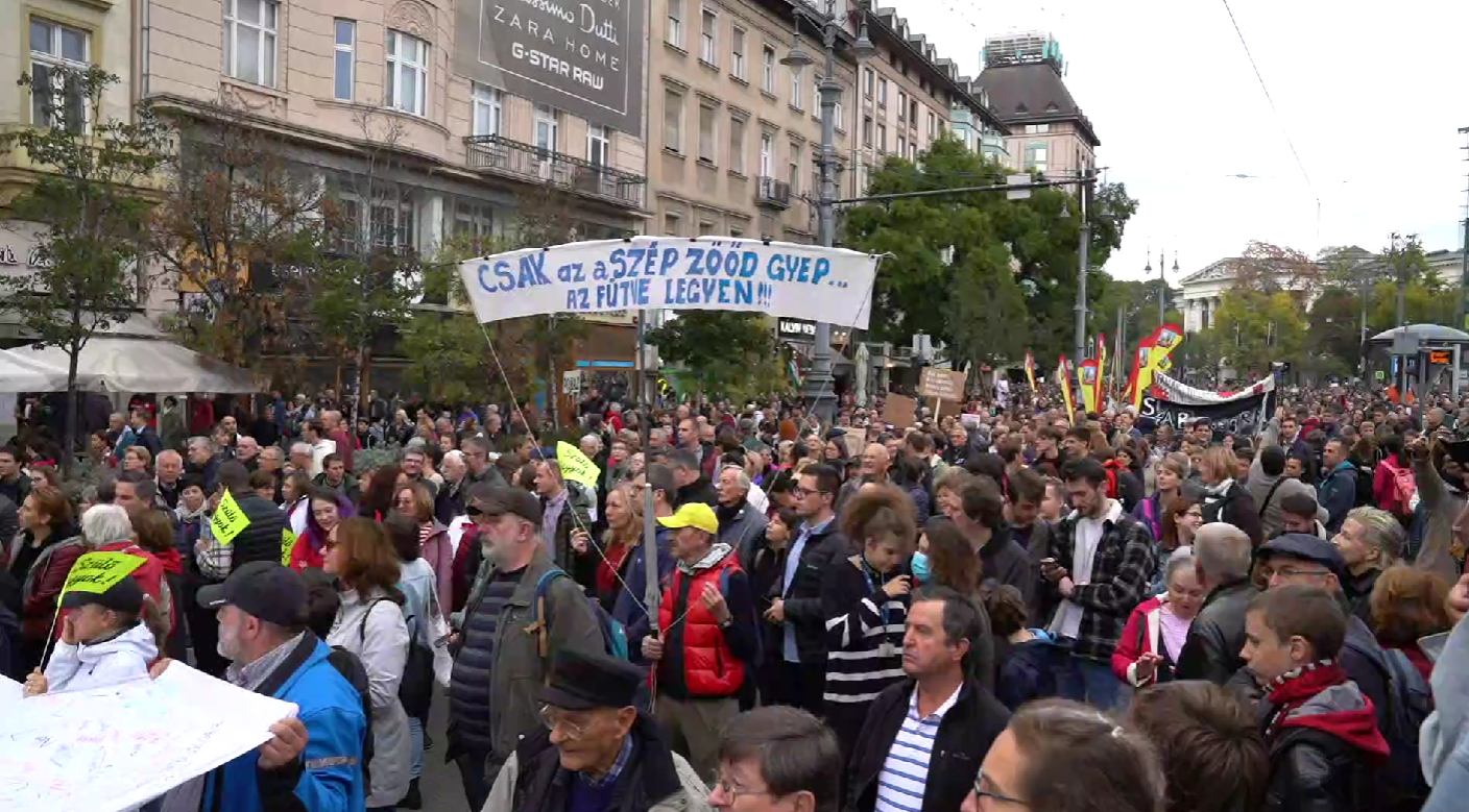 Tüntetnek a tanárokért Budapesten - Startlap