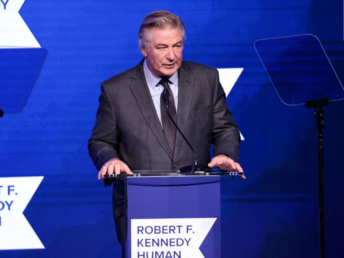 Alec Baldwin ellen gondatlanságból elkövetett emberölés a vád - Startlap