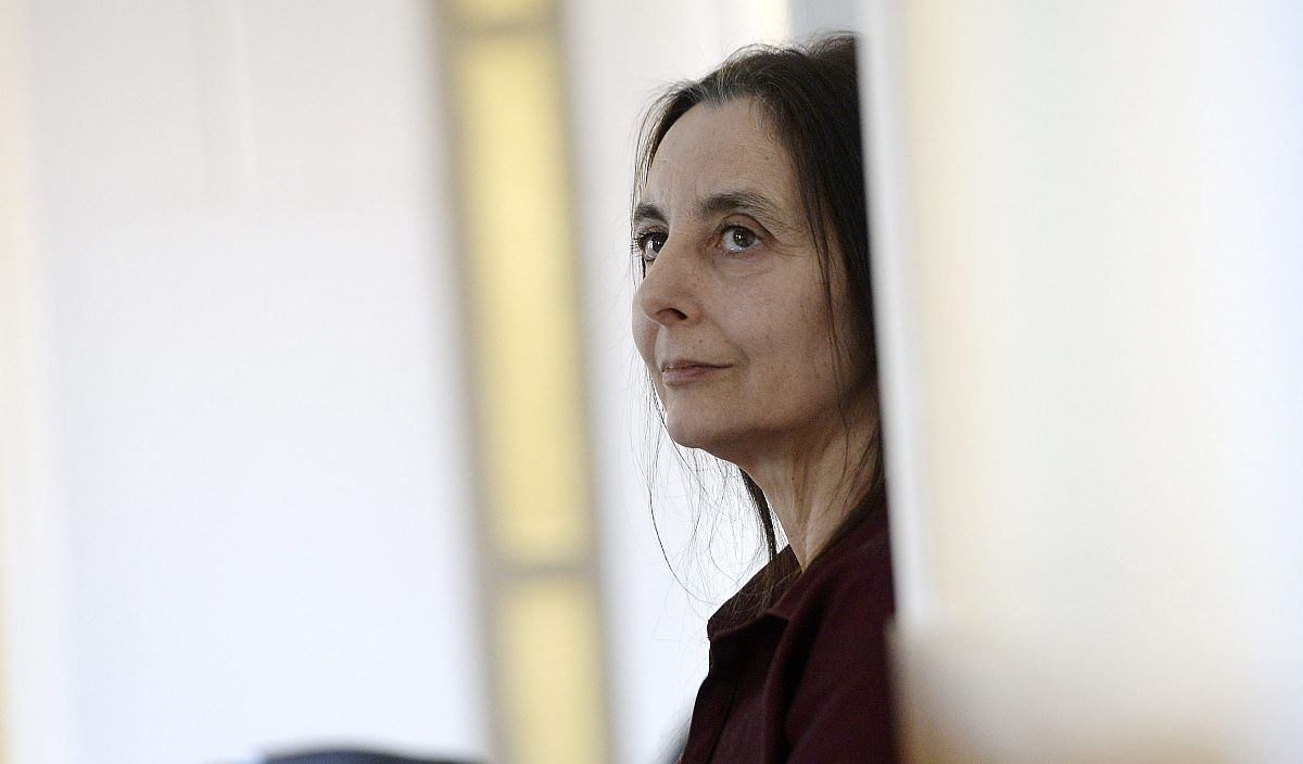 Ismét kísérhet szüléseket Geréb Ágnes - Startlap