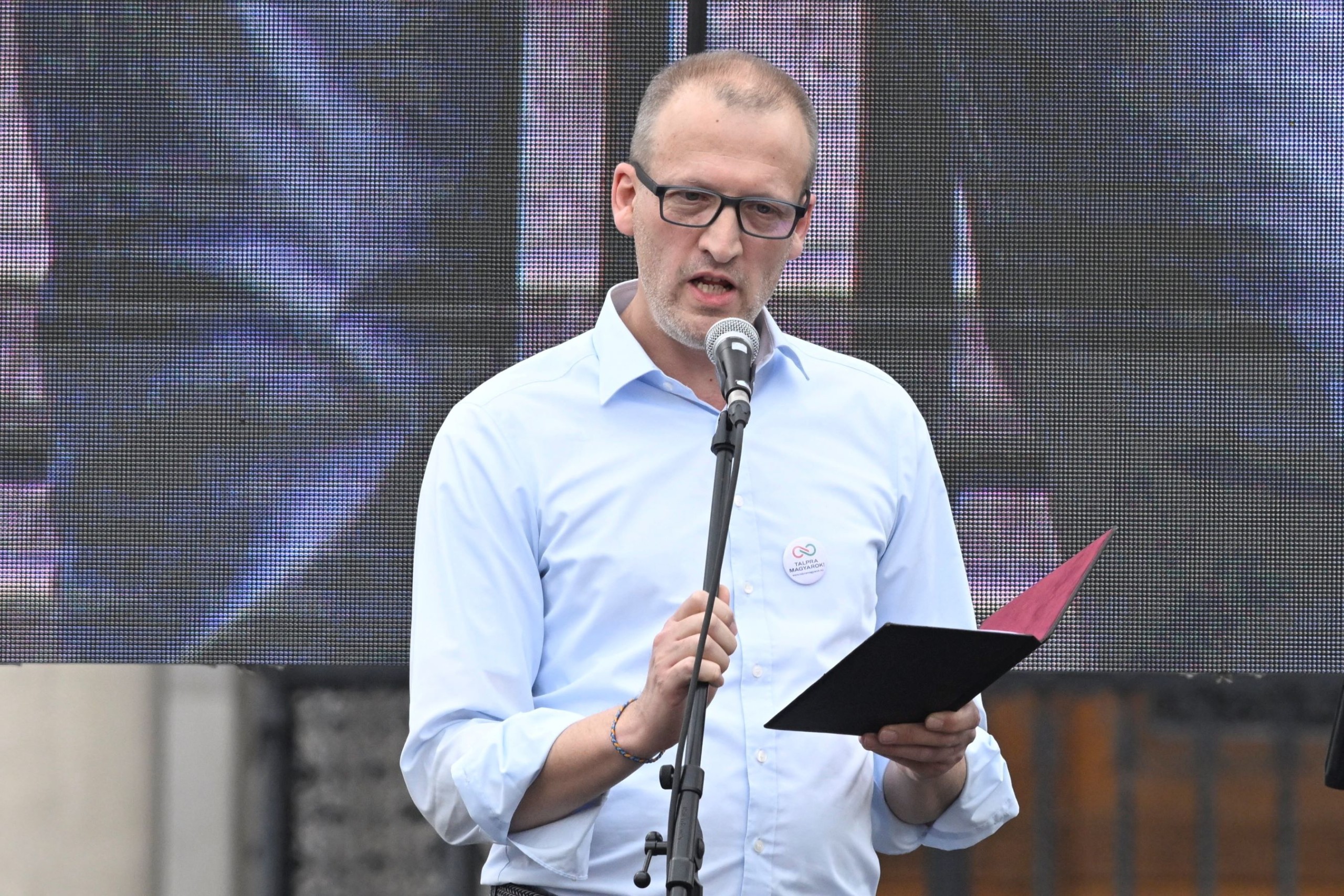 Felszólalt Magyar Péter tüntetésén, kirúgták Tarr Zoltánt a ...