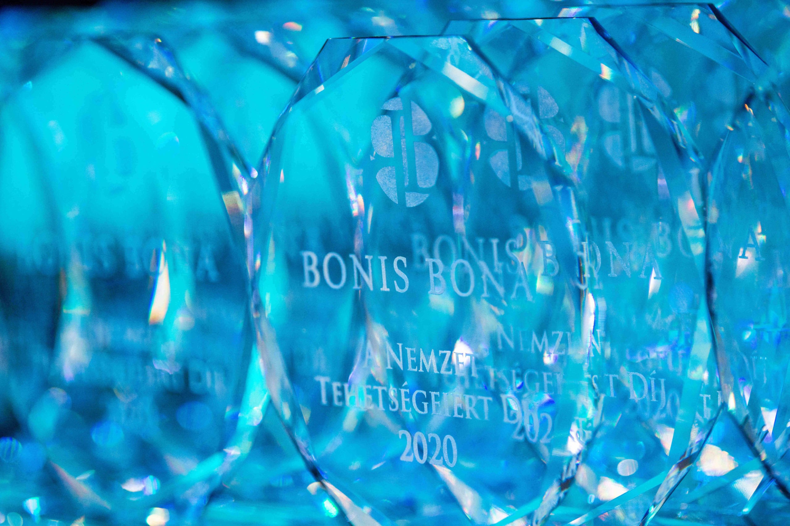 Visszavonták a szolnoki gyermekbántalmazó kitüntetését - Startlap