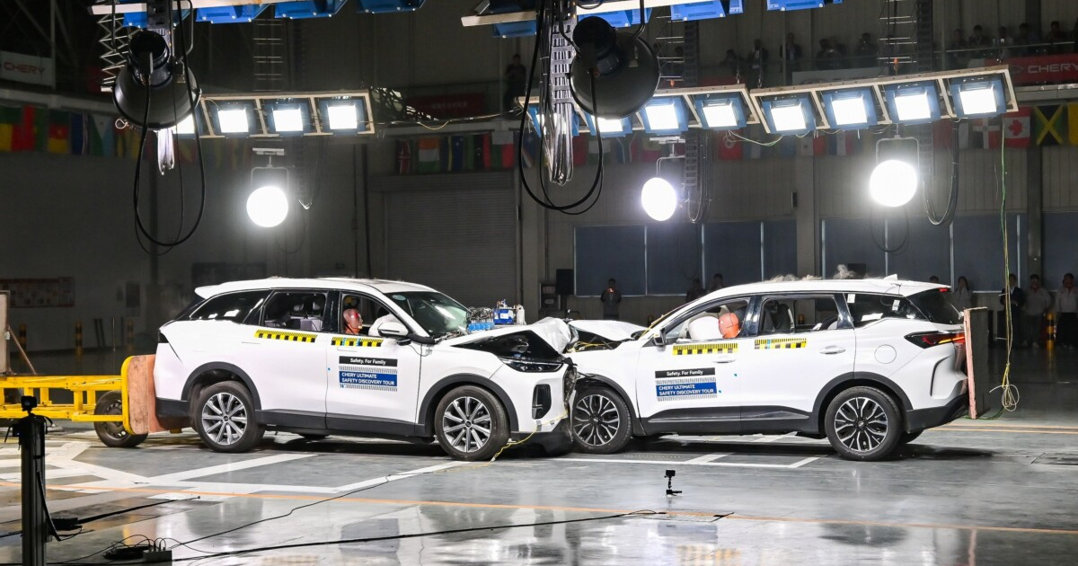 Két irányból csapták oda a Geely kínai SUV-ját, ezt mérte a teszt ...