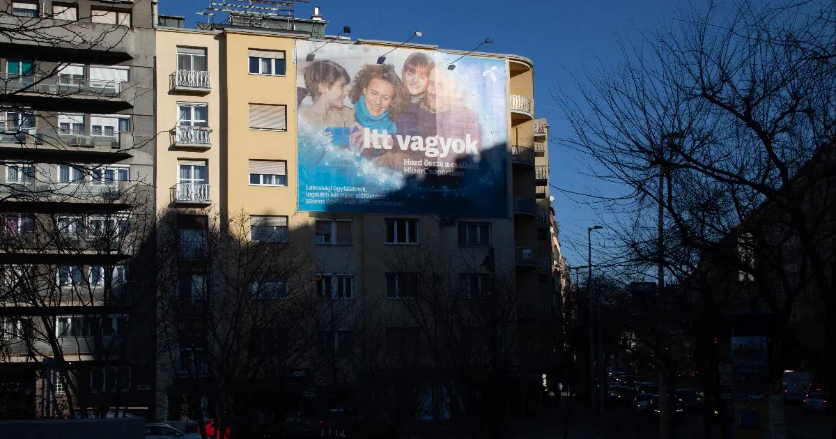 Törvényjavaslat: szeptember 30-ig le kell bontani a gigaplakátokat ...
