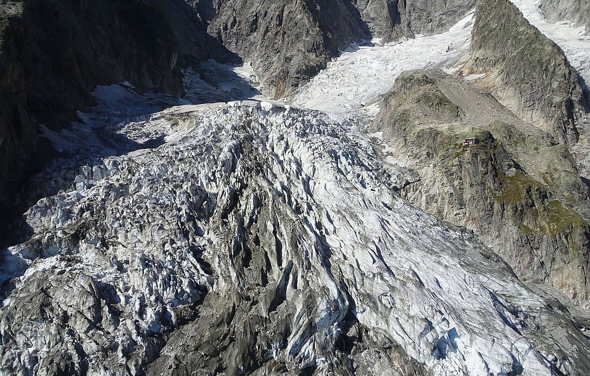 Kitelepítik az embereket az olaszországi Ferret-völgy egy részéből ...