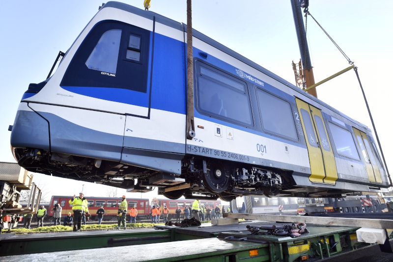 Megérkezett az első tram-train Magyarországra - Startlap Utazás