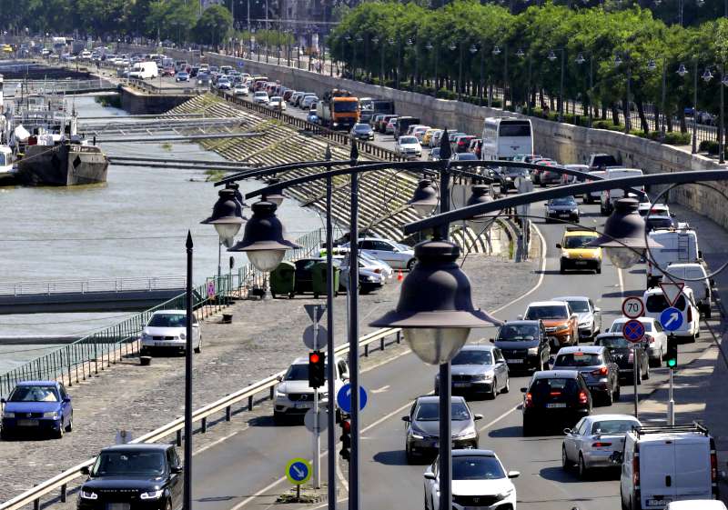 Budapest: egy napra ingyenes a tömegközlekedés az autósoknak - Startlap ...