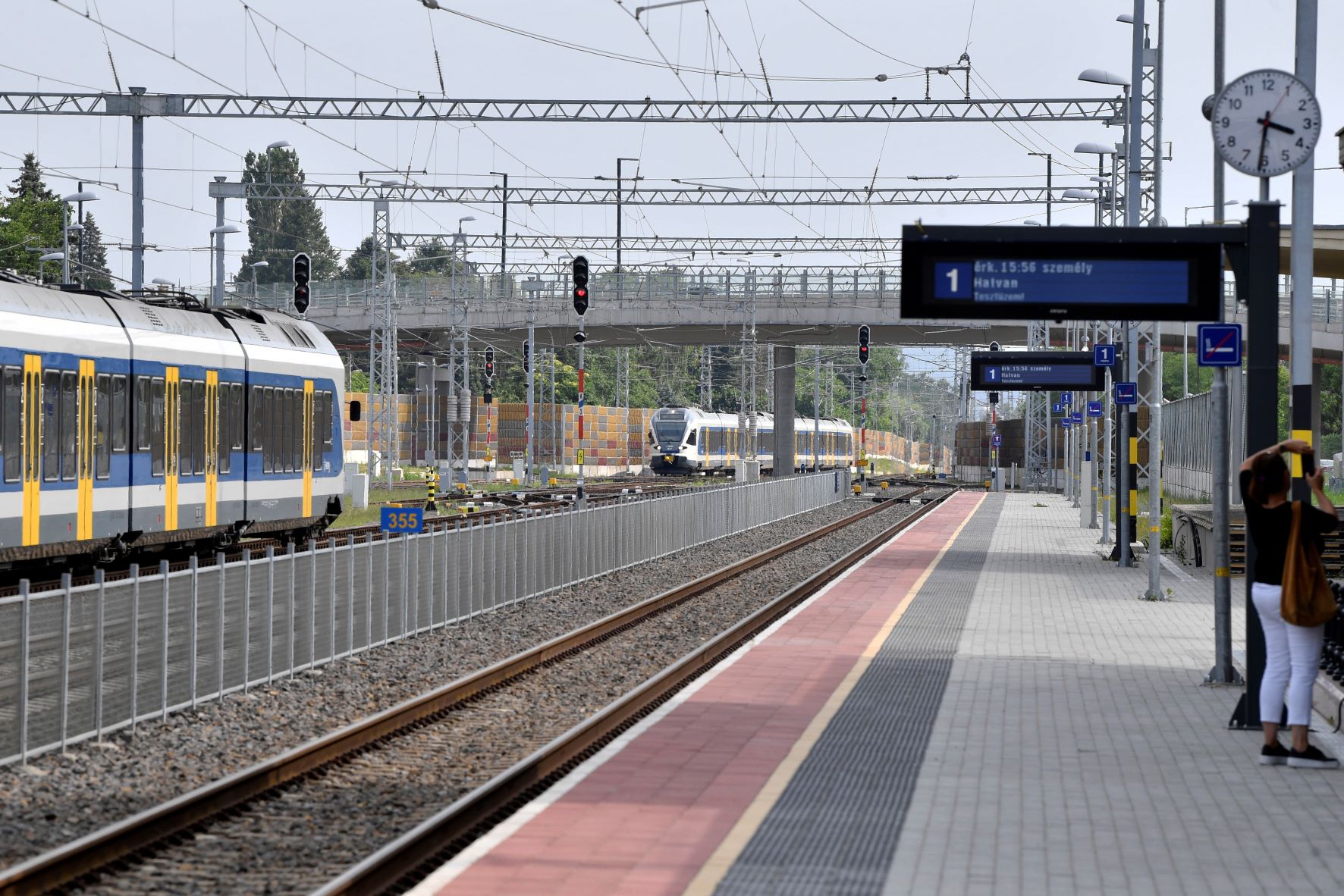 Hatezer milliárd forintot szánnak vasútfejlesztésre itthon - Startlap ...
