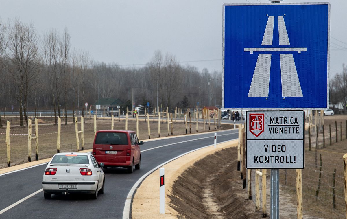 Drágulnak az autópálya-matricák 2023-ban - Startlap Utazás