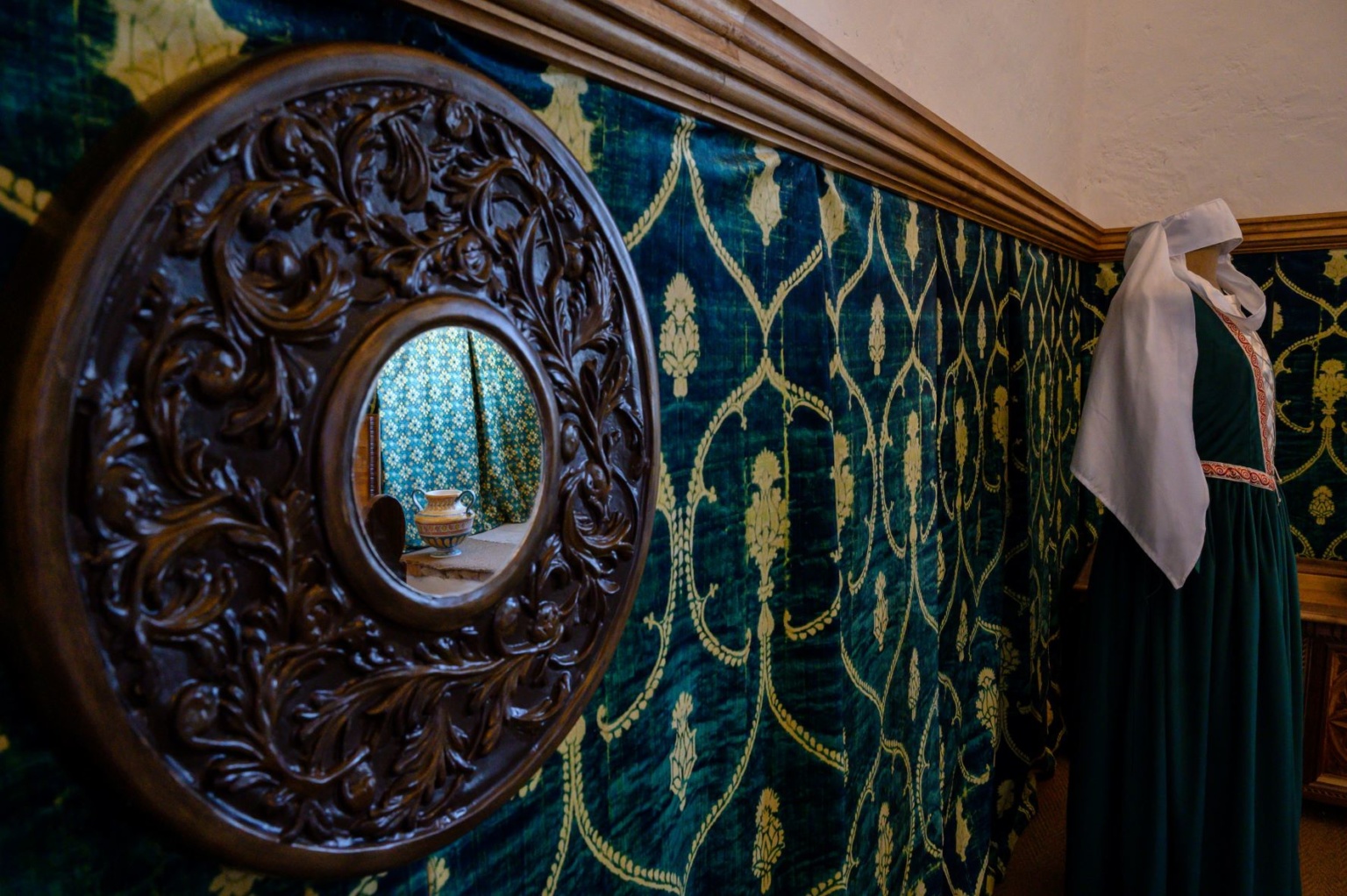 Ilyen volt Kinizsi Pál feleségének lakosztálya: fotókon a megújult ...