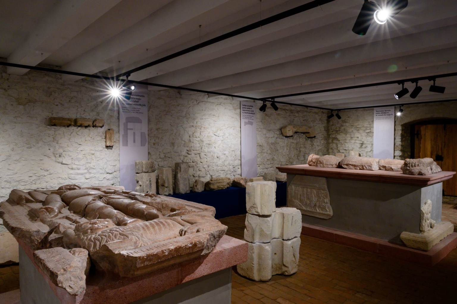 Ilyen volt Kinizsi Pál feleségének lakosztálya: fotókon a megújult ...