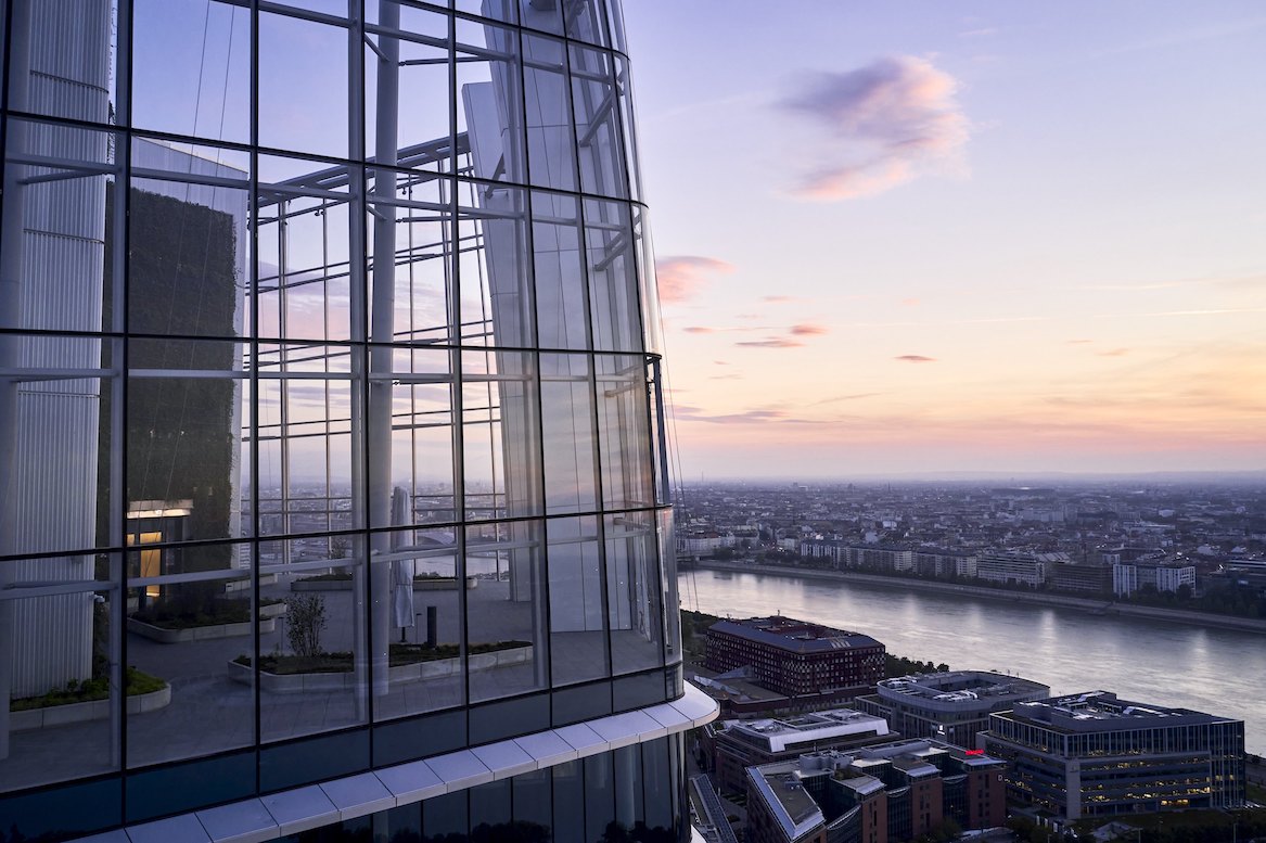 Bárki felmehet a Mol-torony panorámateraszára - Startlap Utazás