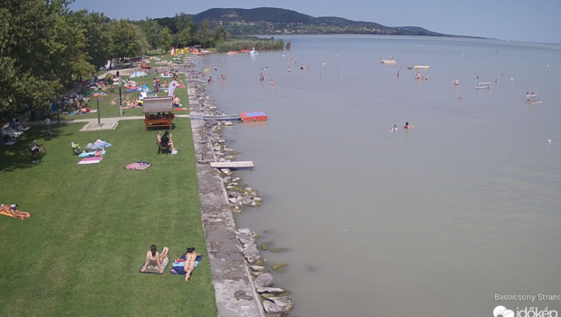 Tényleg kevesebben strandolnak a Balatonnál? Megnéztük a webkamerákat ...