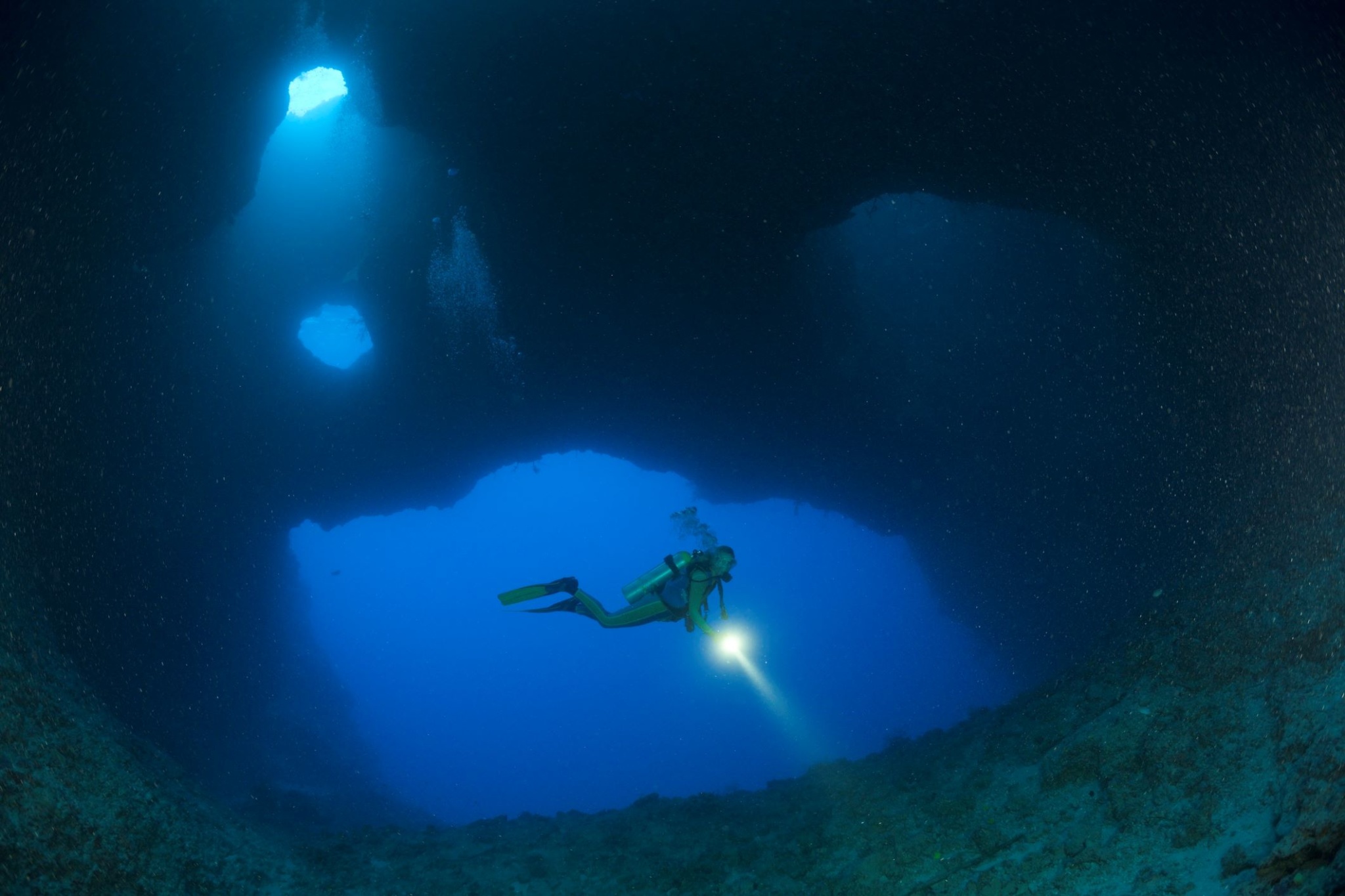 Lenyűgöző fotókon a félelmetes Nagy Kék Lyuk | Startlap Utazás