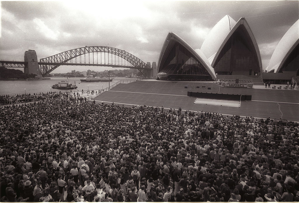 Magyar szavakat is véstek a Sydney-i Operaház tetőszerkezetére – 50 ...