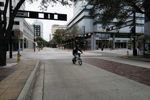 Érkezik a Milton hurrikán – fotókon a szellemvárossá vált Tampa ...