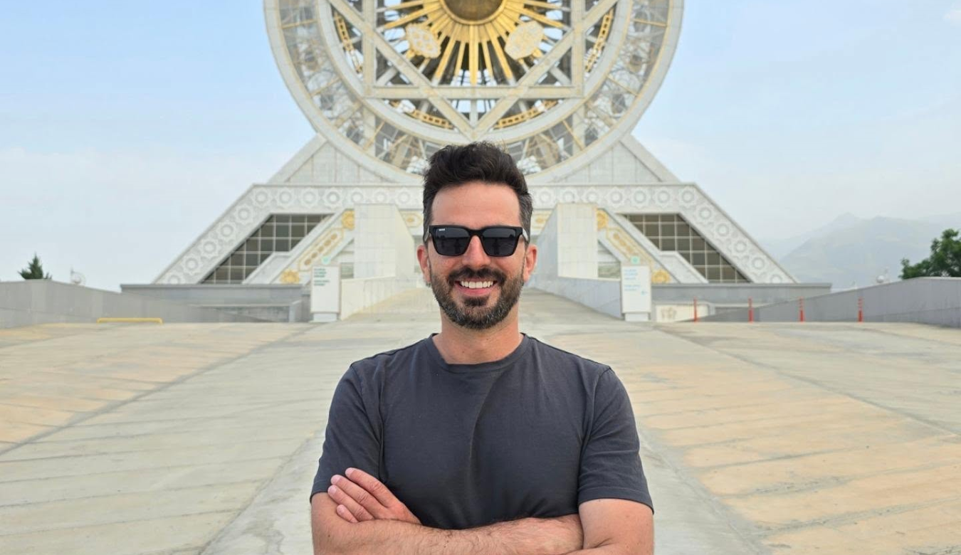 20 forintos benzinnel a Pokol kapujáig: Osbáth Norbi keleti kalandjai ...