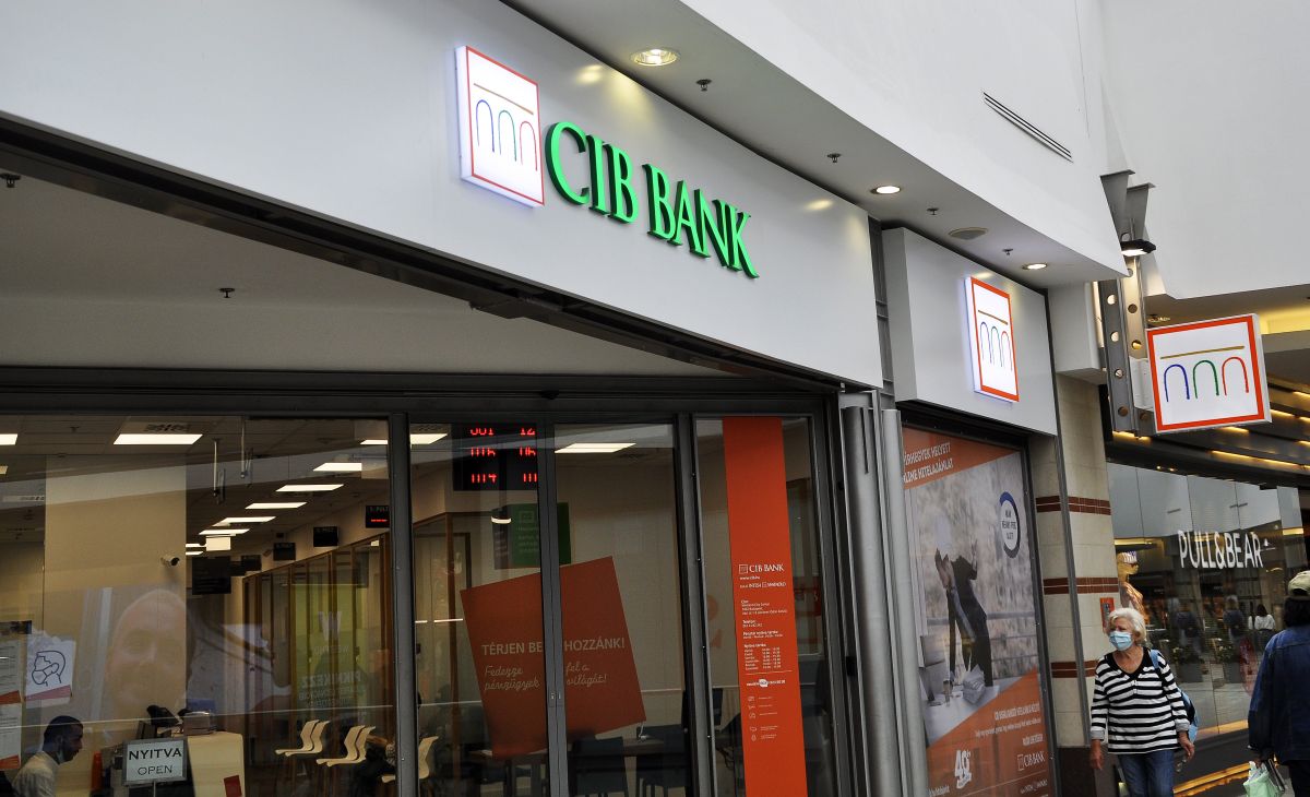 58 millió forint díjat köteles visszafizetni a CIB Bank ügyfeleinek ...
