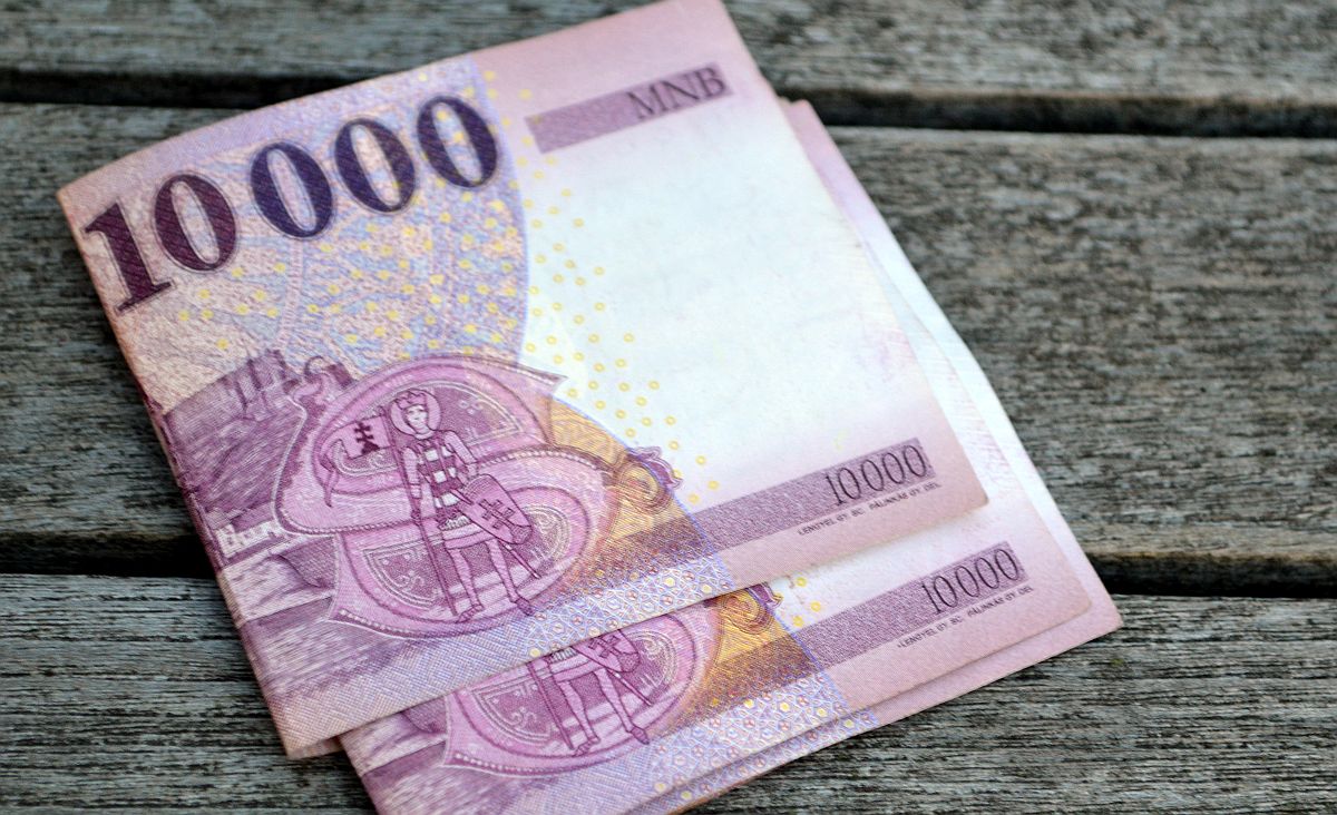 KSH: 497 200 forint volt a bruttó átlagkereset augusztusban | Startlap ...