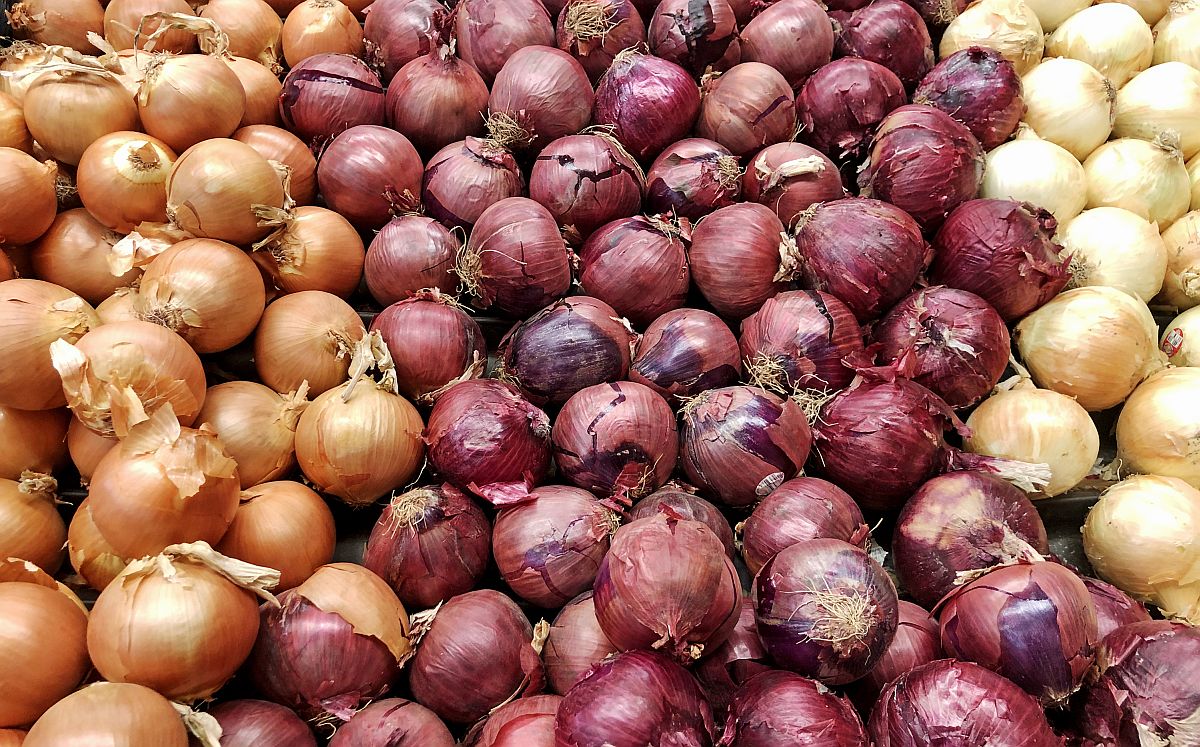 Ennyibe kerül a hagyma a boltokban – a legjobb akciók a héten ...