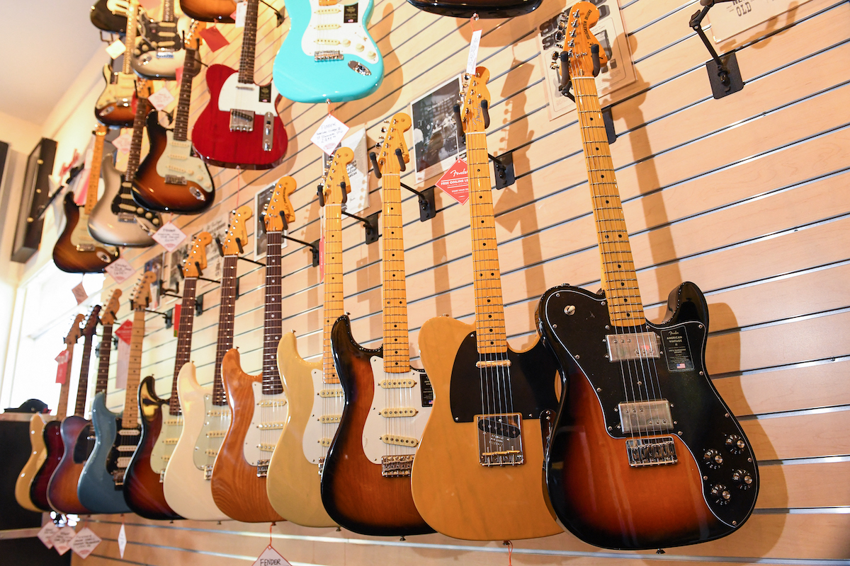 267 év után bezárt az egyik legrégebbi hangszerbolt | Startlap Vásárlás