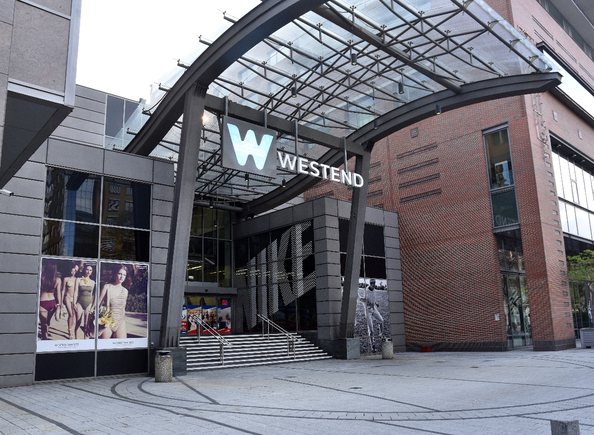 Ellepte a tömeg a Westendet: Balázs Kicks bolt nyílt | Startlap Vásárlás