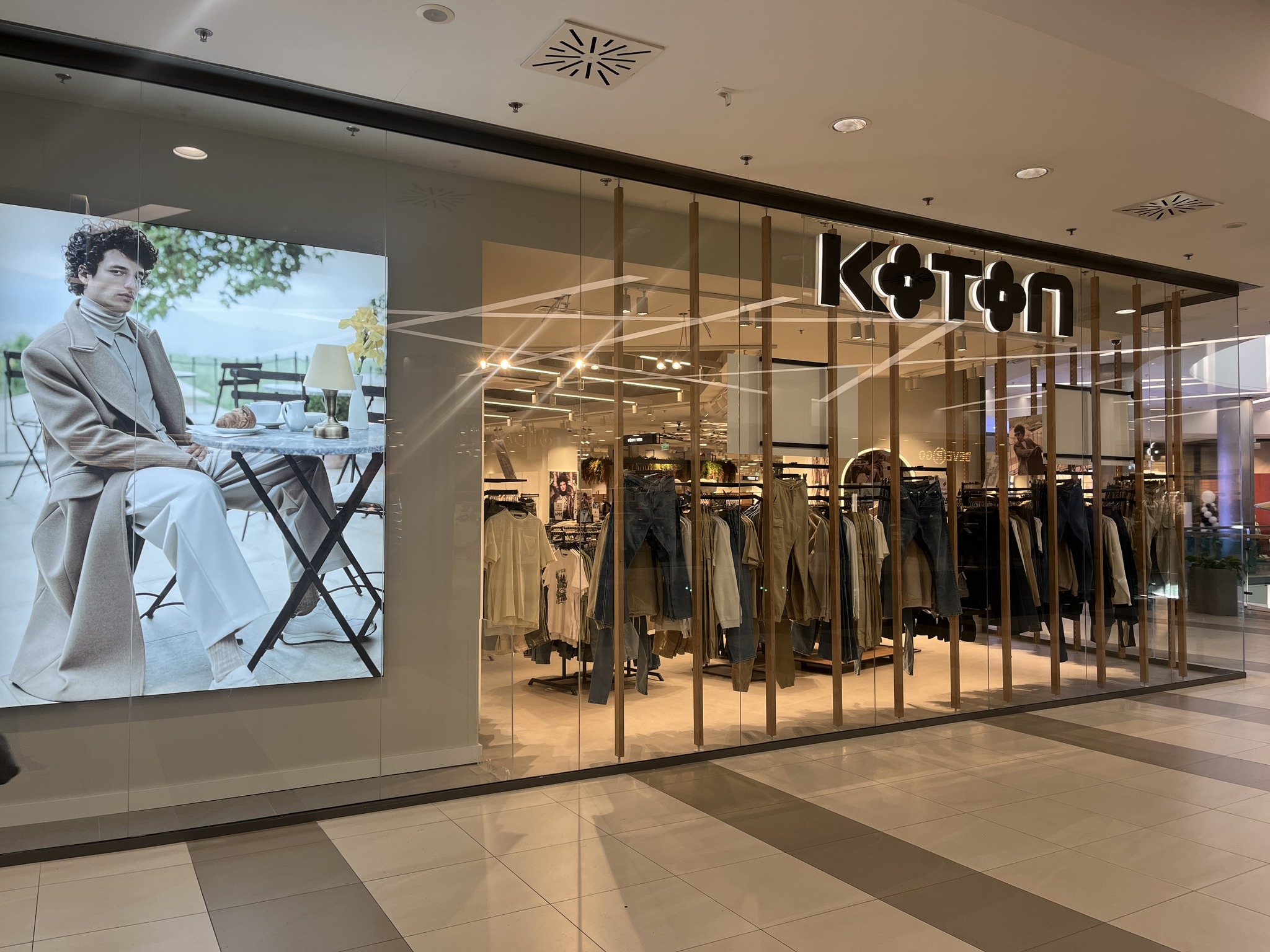 Megnyitott a török ruhamárka, a Koton első magyar üzlete | Startlap ...
