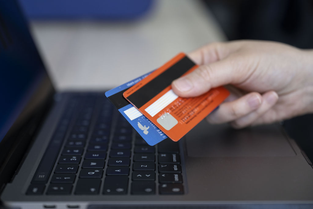 Jó hír a számlatulajdonosoknak: kiszámolták, mennyivel csökkenhetnek a ...